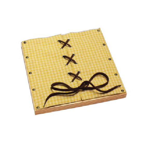 Lacing Frame - Bruins Montessori